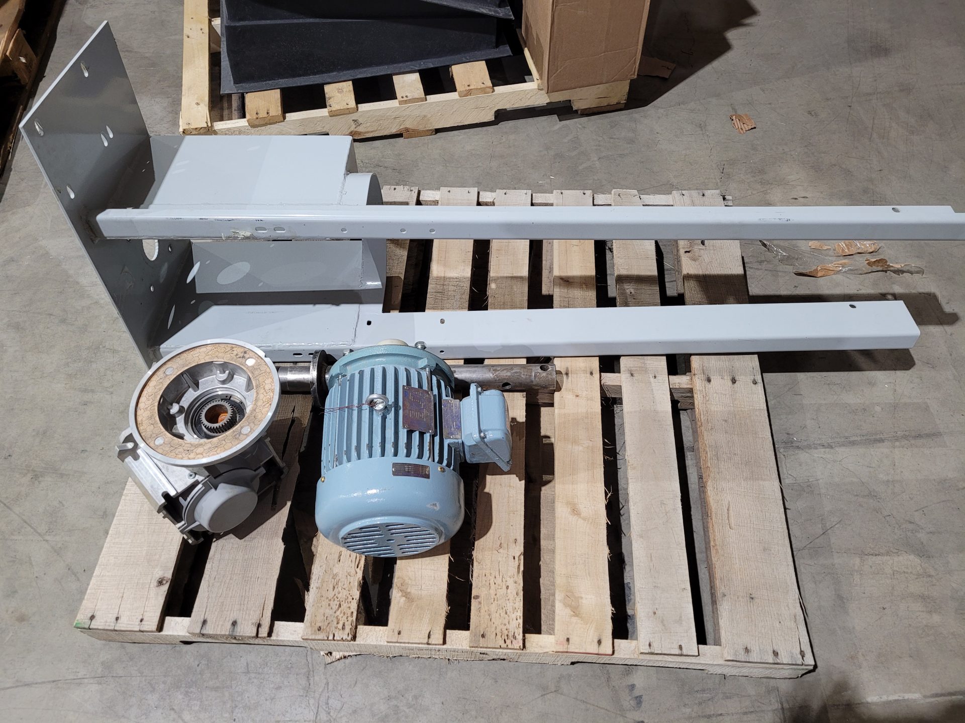 MANURE DRIVE UNIT WITH 3 HP, 3 PHASE MOTOR • South Country Livestock ...